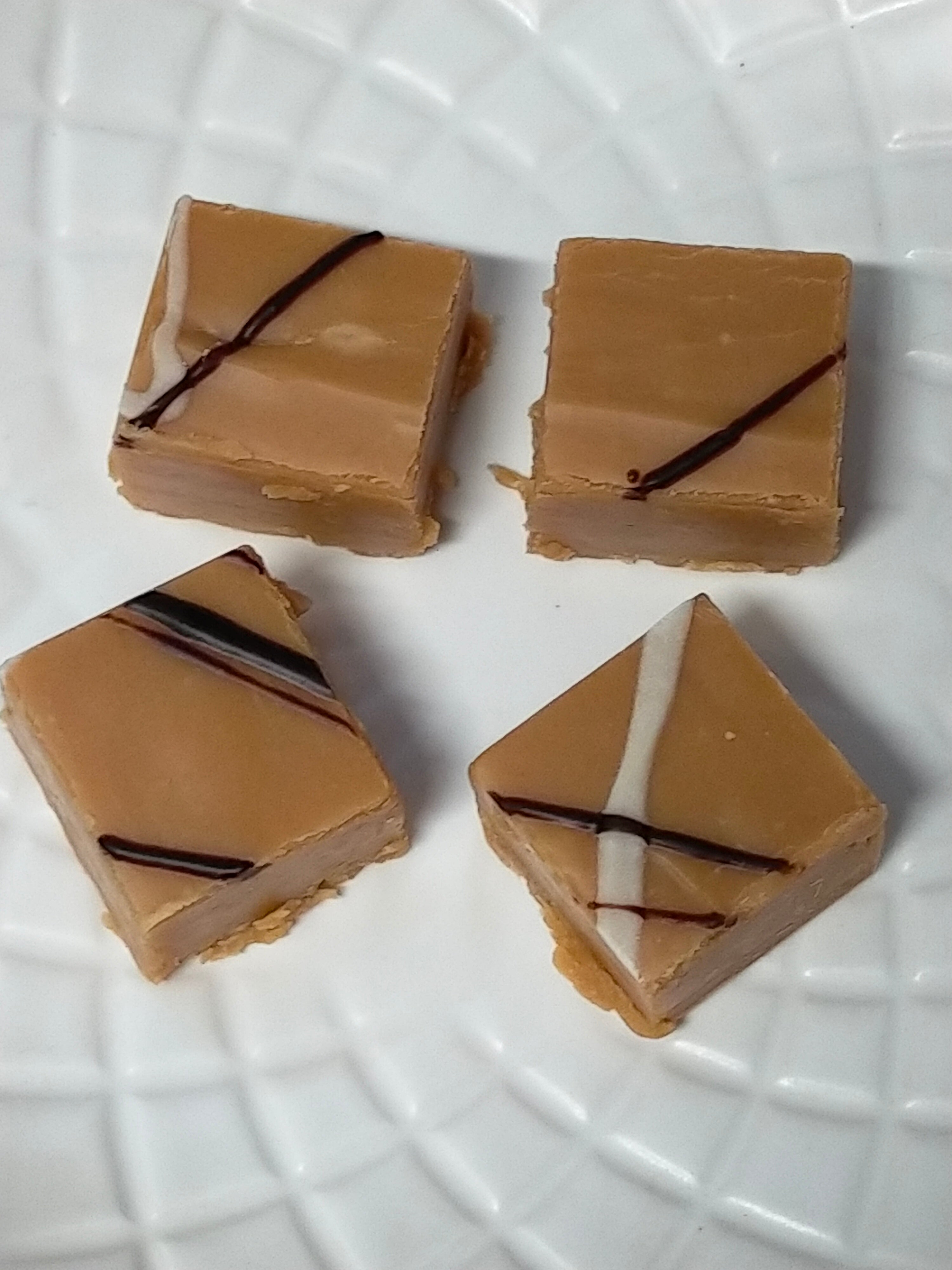 Lemon Myrtle and Macadamia Fudge 100g | Sunshine Confectionery